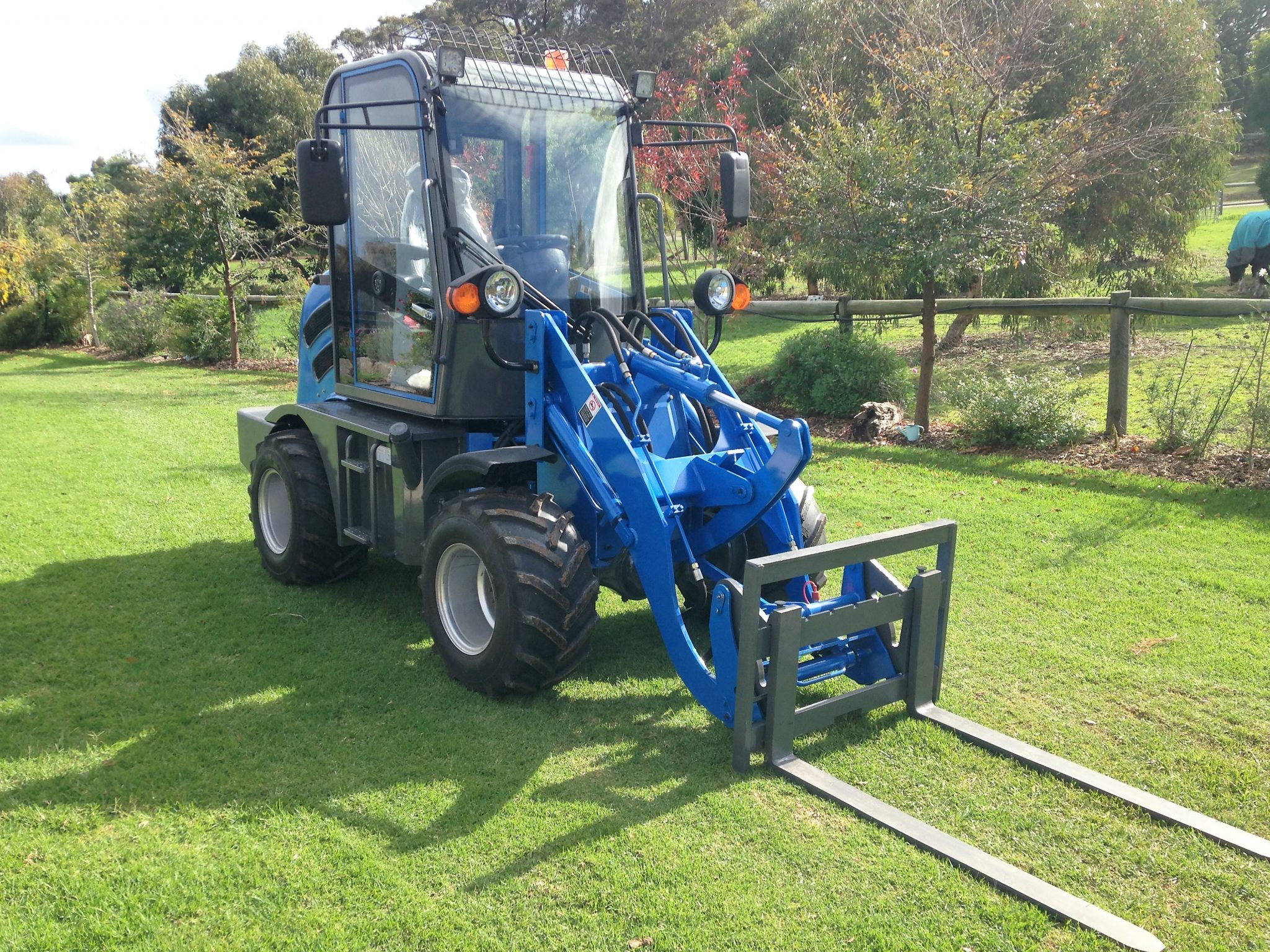 Bluestar 908 Loader